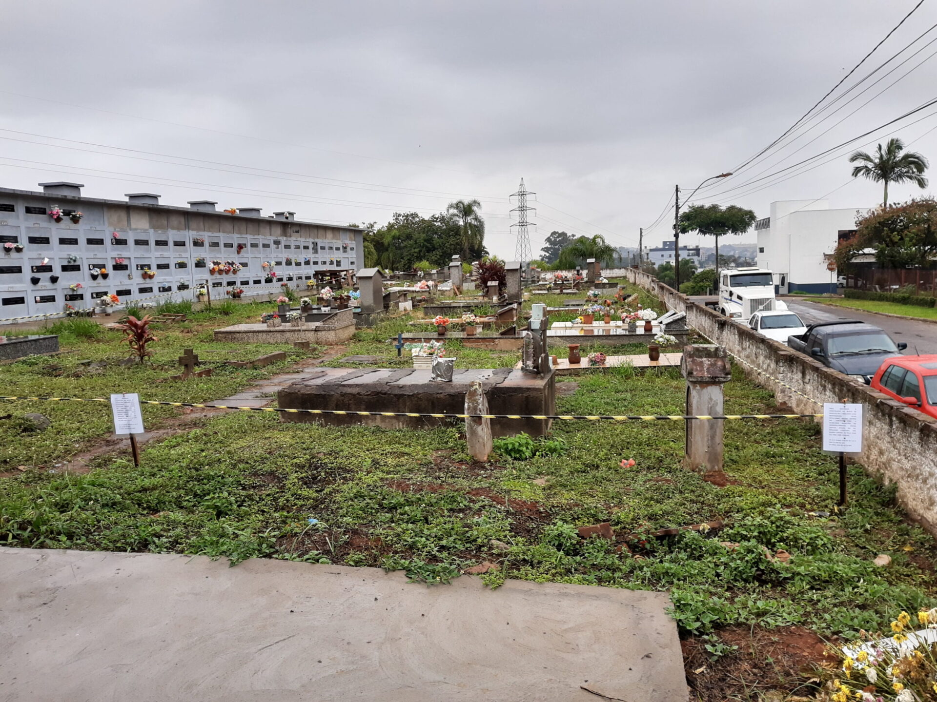 Prefeitura convoca familiares de 107 sepulturas do Cemitério Municipal