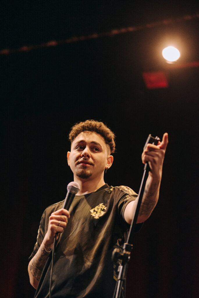 Humorista Gio Lisboa fará show no Teatro da Univates no dia 29 de outubro