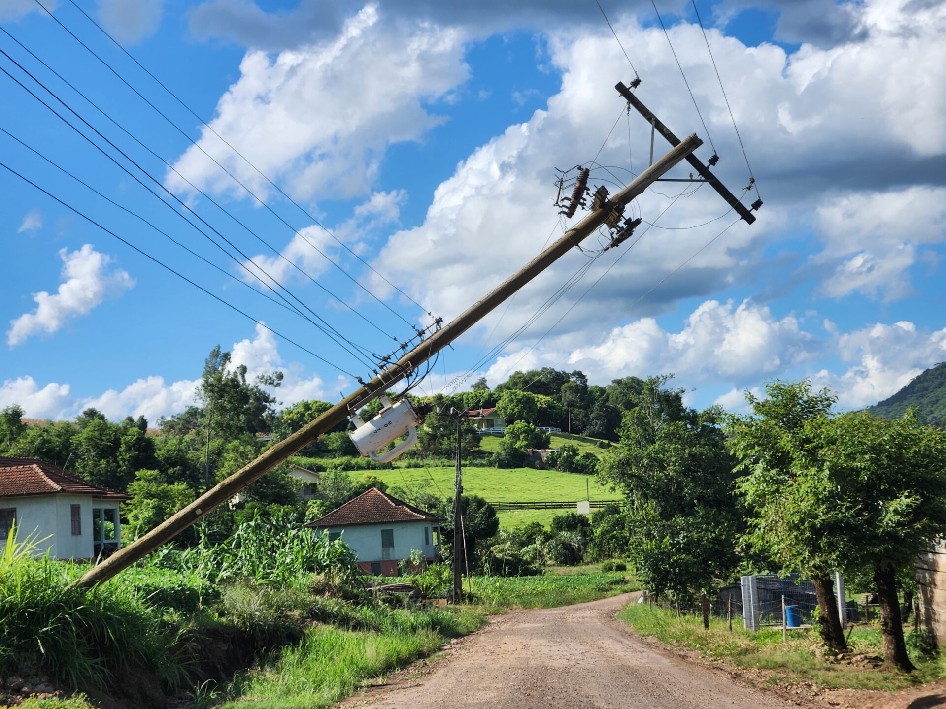 Prefeito Marcelo Caumo pede mais fiscalização às concessionárias de energia