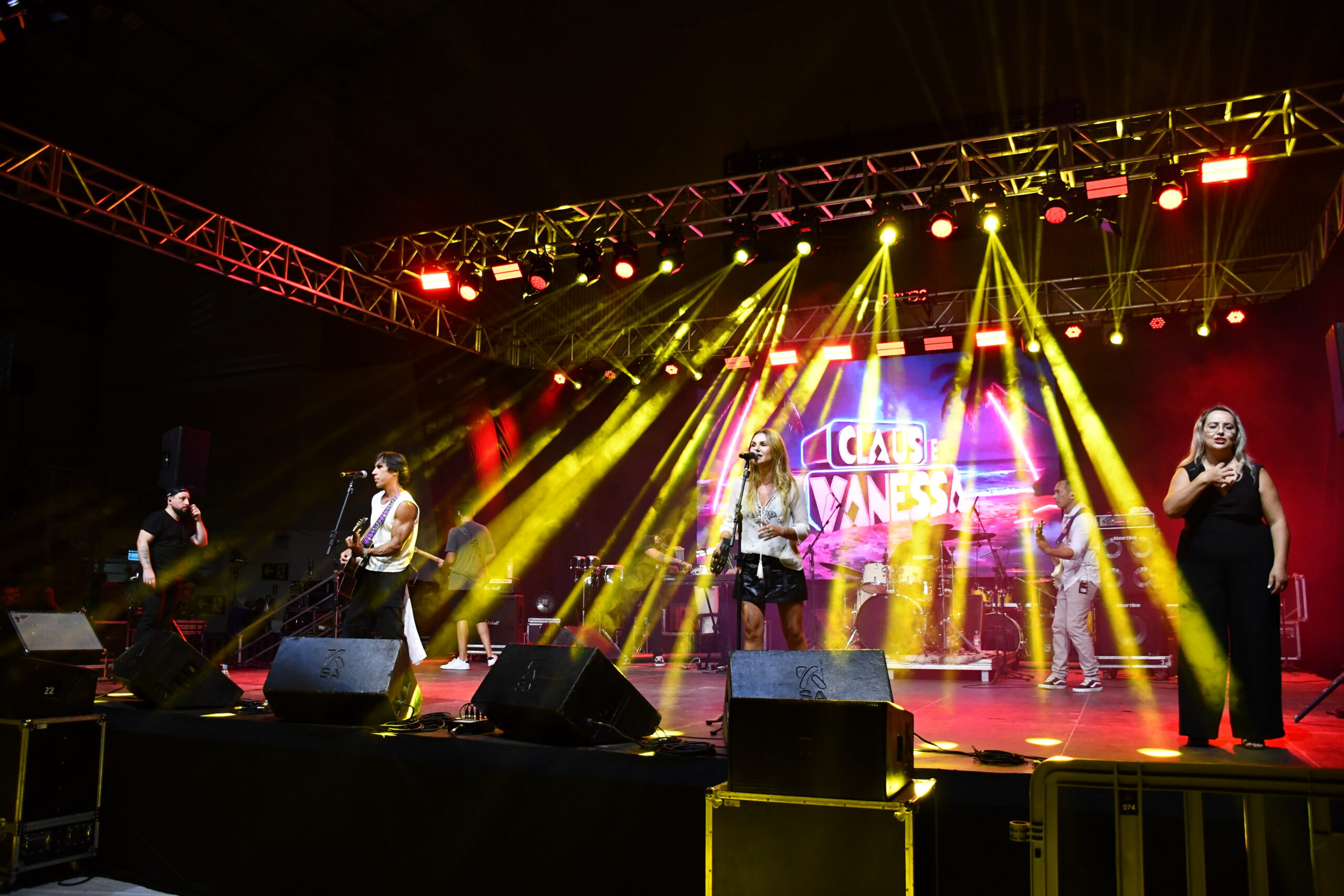 Parque Ney Santos Arruda recebe os show de Claus & Vanessa e Banda ...